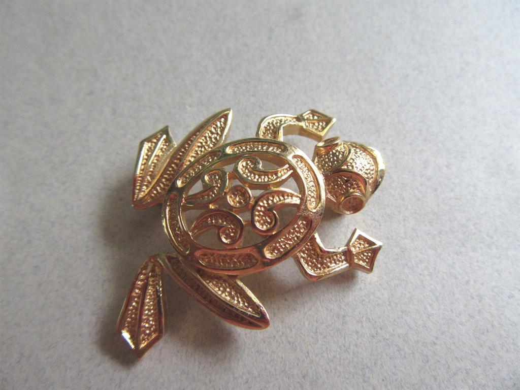 Trifari Frog Pin Gold Tone Signed Vintage Costume Jewelry Toad Figural