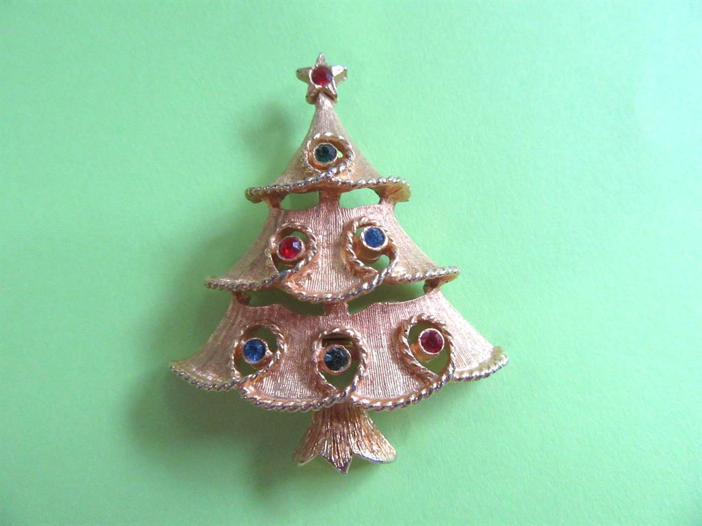 JJ Signed Rhinestone Christmas Tree Pin Holiday Vintage Costume Jewelry