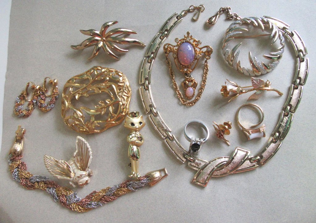 Vintage Costume Jewelry Lot All Signed Choker Pins Cat Nurse Rings ...